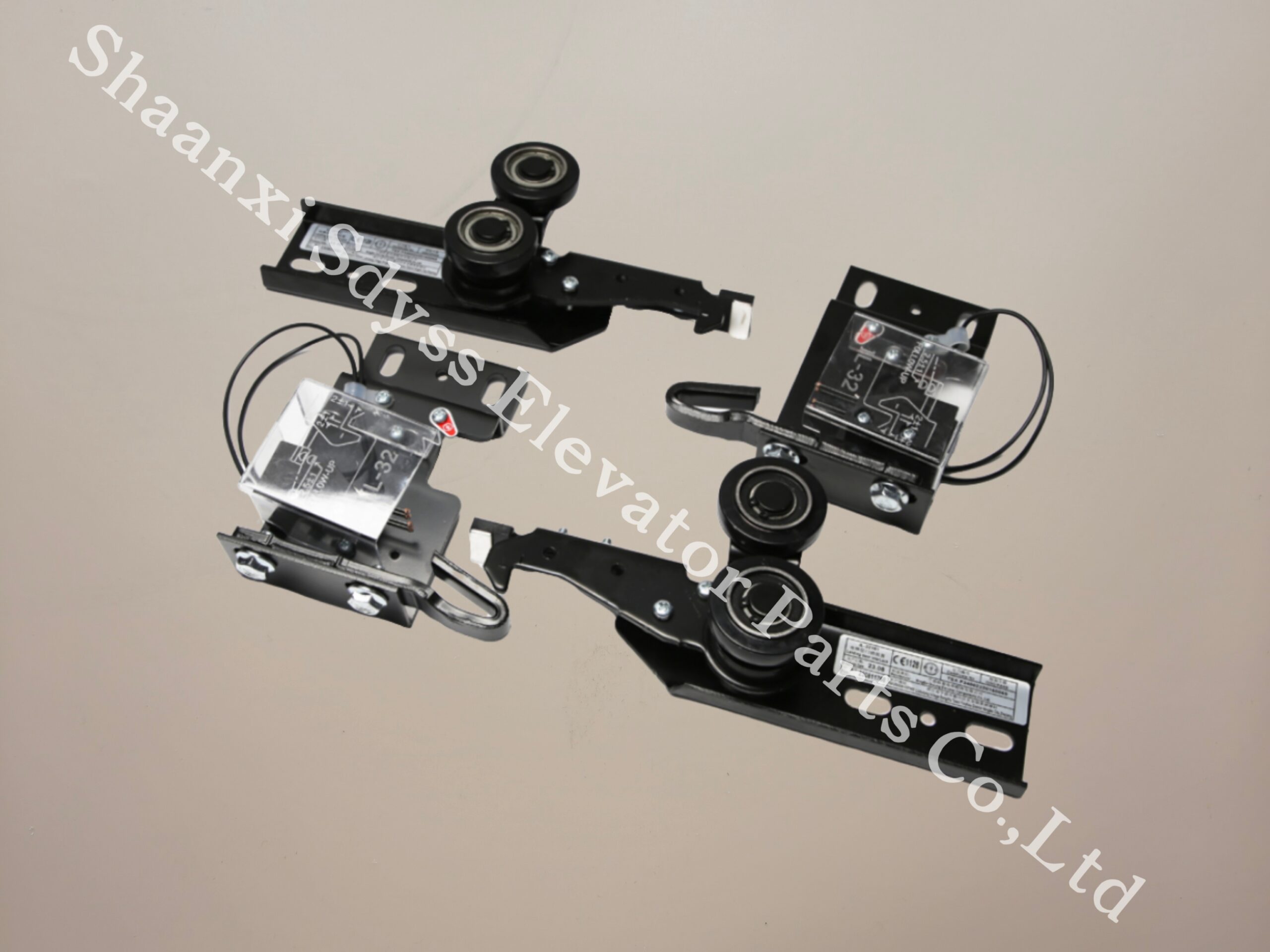 The original European elevator door lock device IL-32161 hook lock is ...